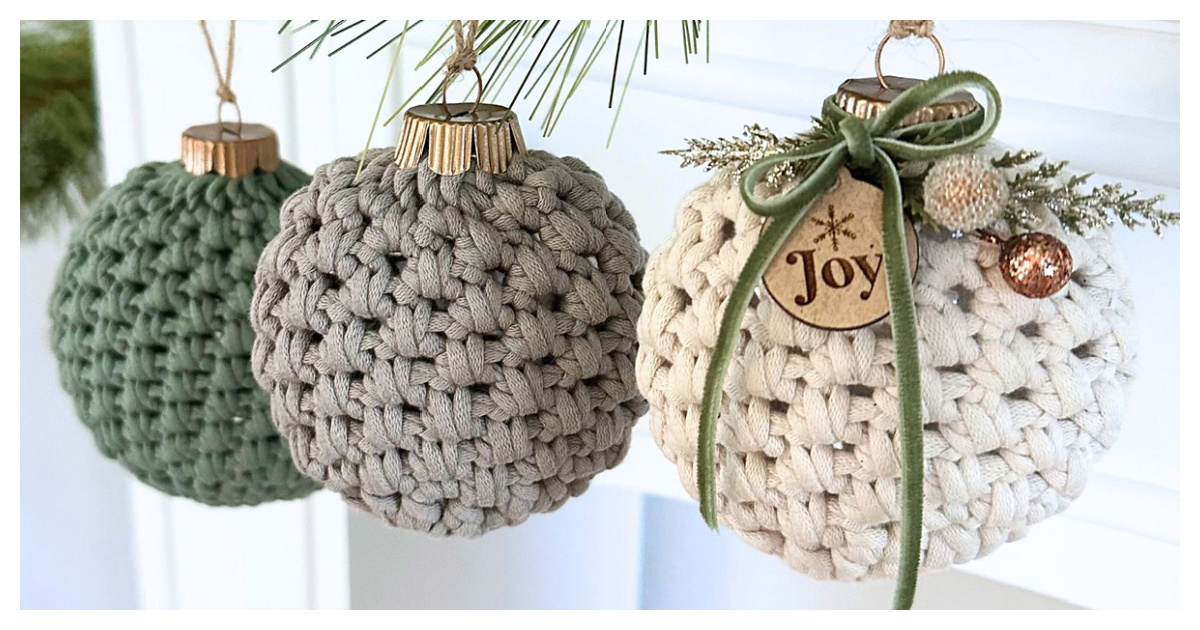 Christmas Disc Ornament Free Crochet Pattern and Video Tutorial